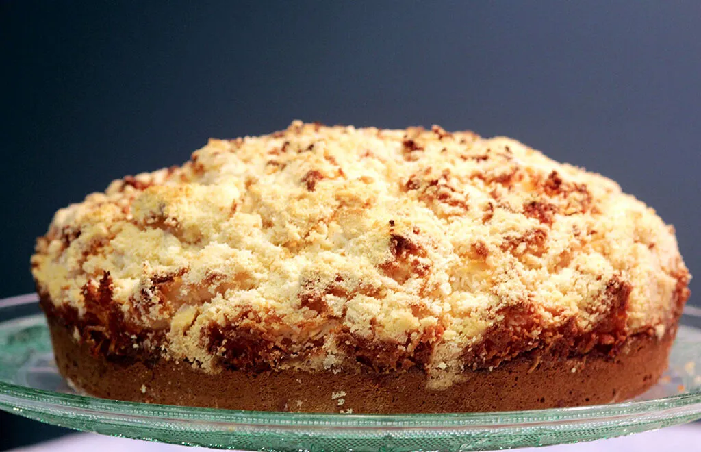 Cuca de coco - Um receita tradicional e deliciosa - Mel e Pimenta